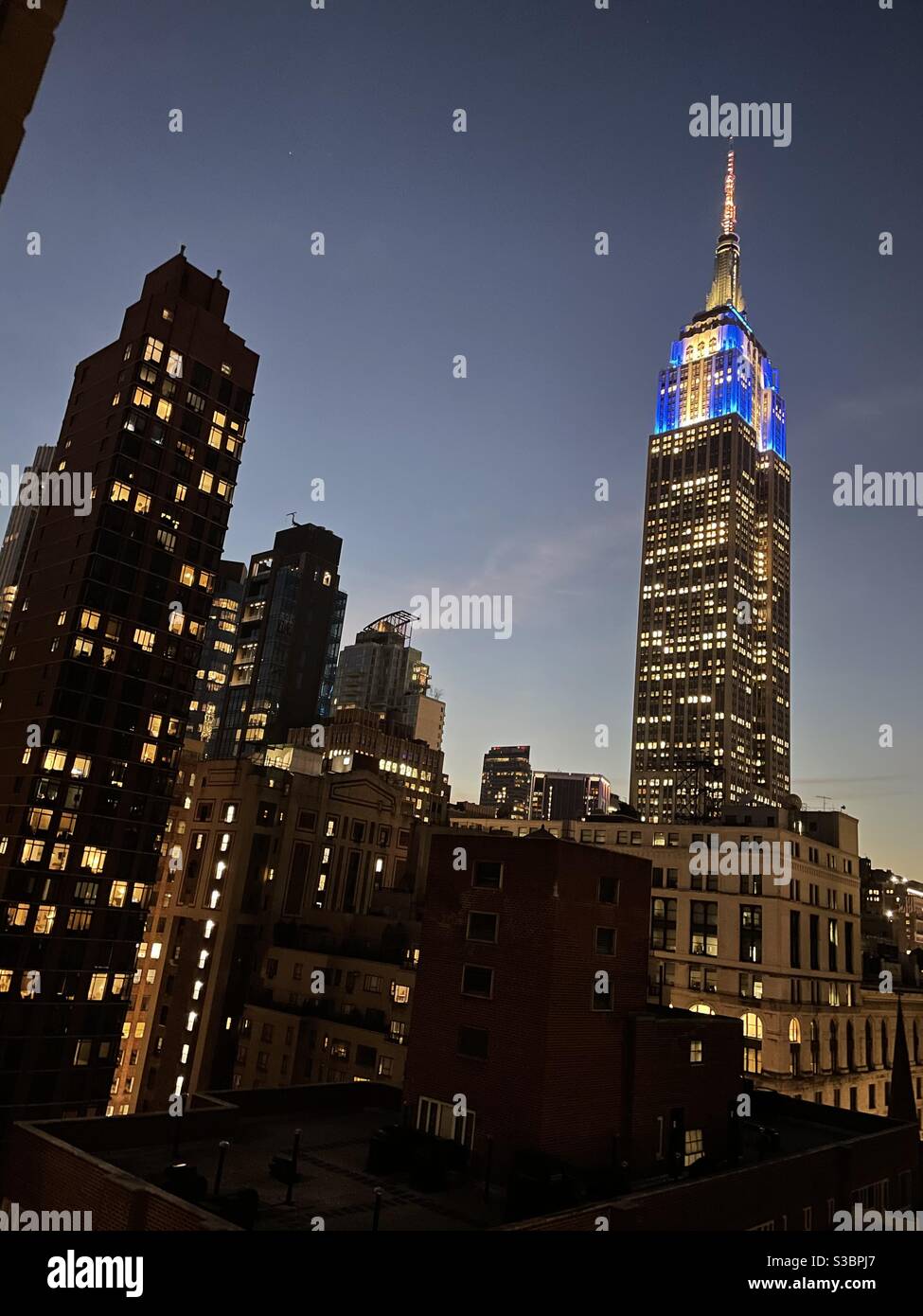 Manhattan evening skyline hi-res stock photography and images - Alamy