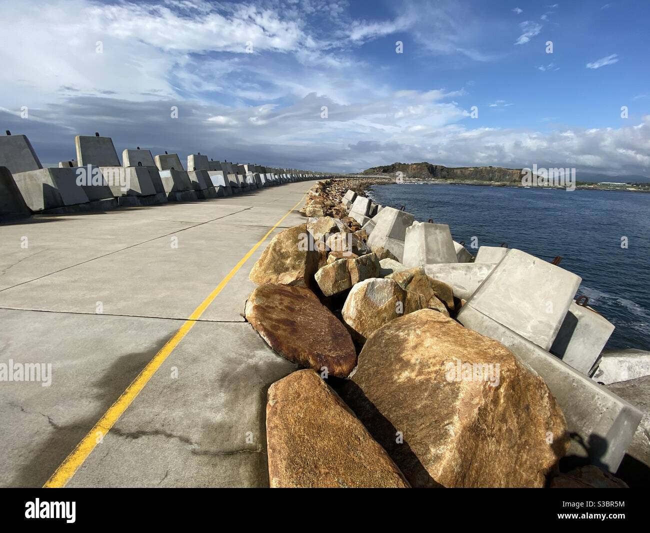 Breakwall hi-res stock photography and images - Alamy