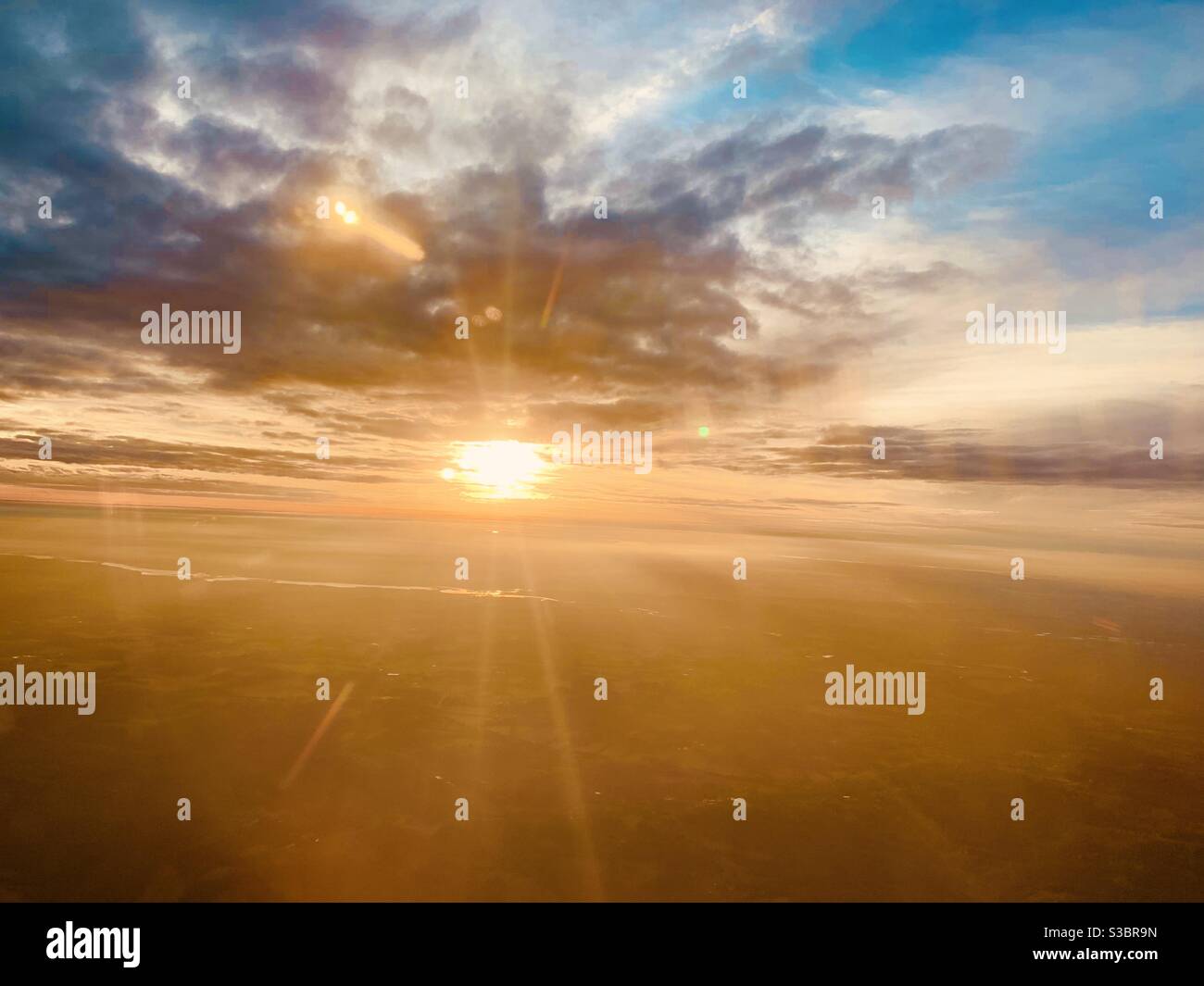 Plane sunrise hi-res stock photography and images - Alamy