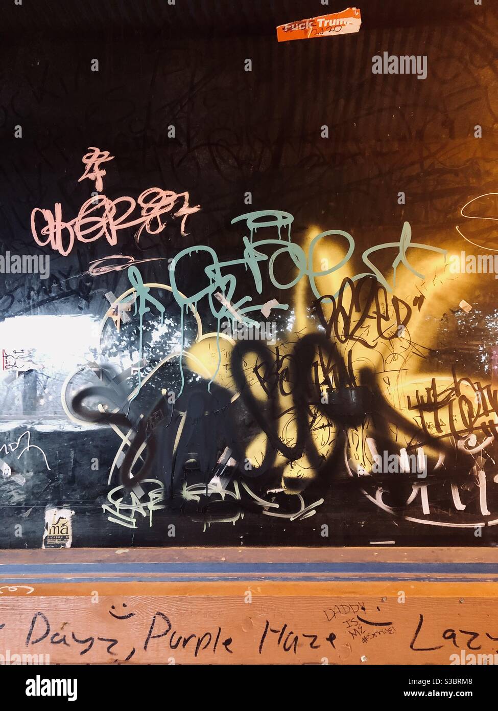 Graffiti window hi-res stock photography and images - Alamy