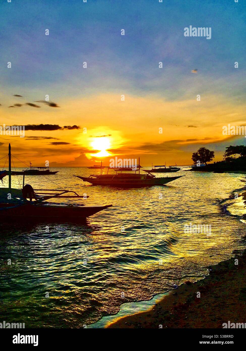 Philippines beach sunset hi-res stock photography and images - Alamy