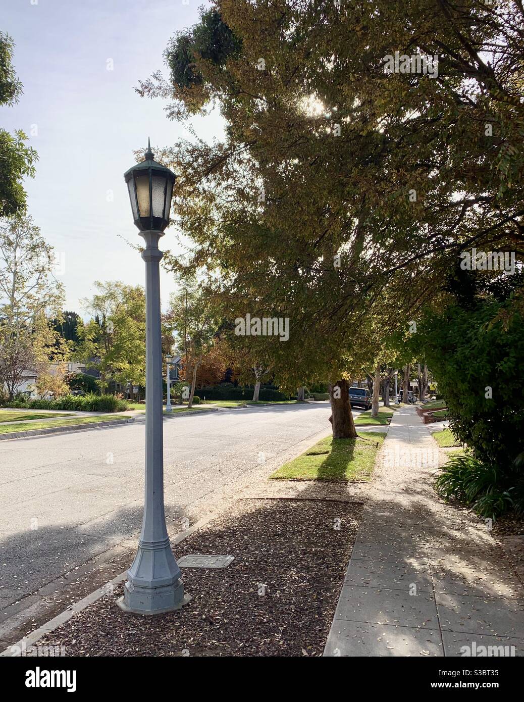 Lamp post fall colors hi-res stock photography and images - Alamy