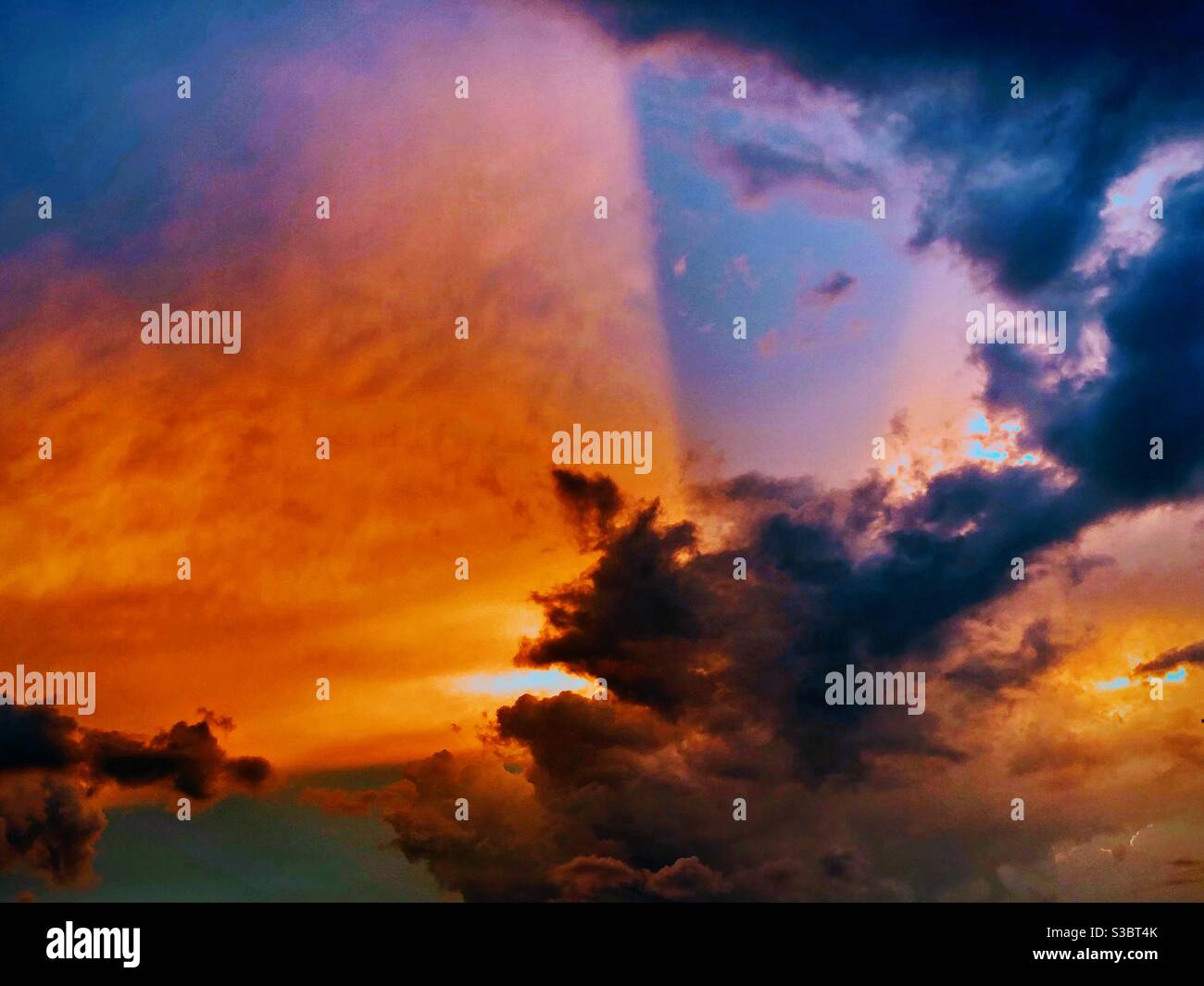 Strong shadows hi-res stock photography and images - Alamy