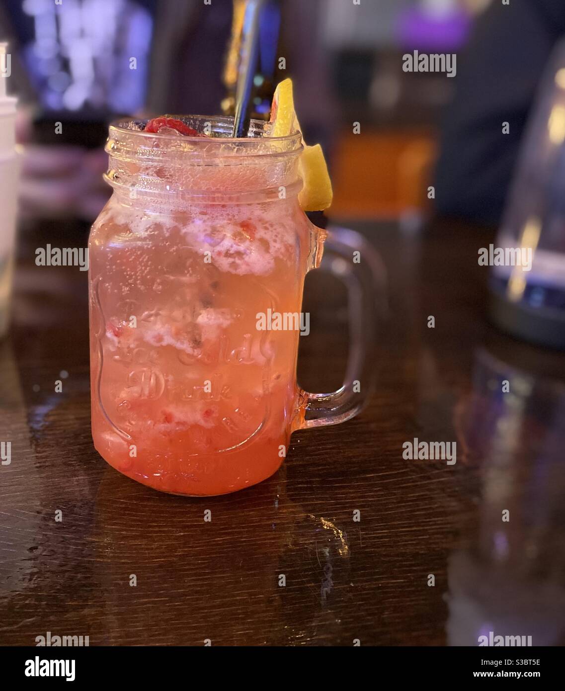 Drinks night out hi-res stock photography and images - Alamy