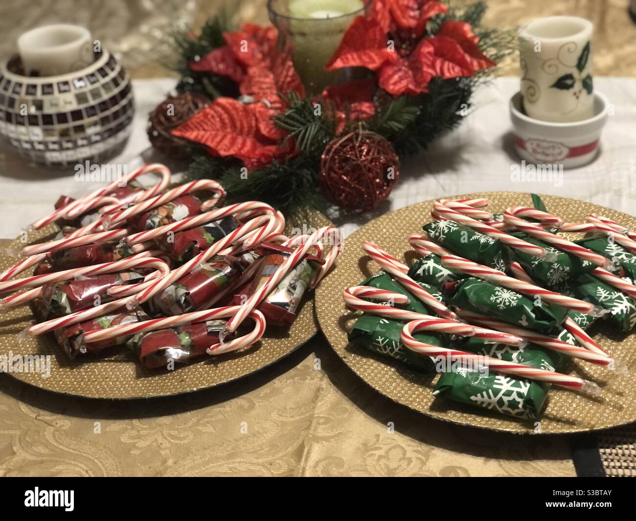 Candy canes hi-res stock photography and images - Alamy