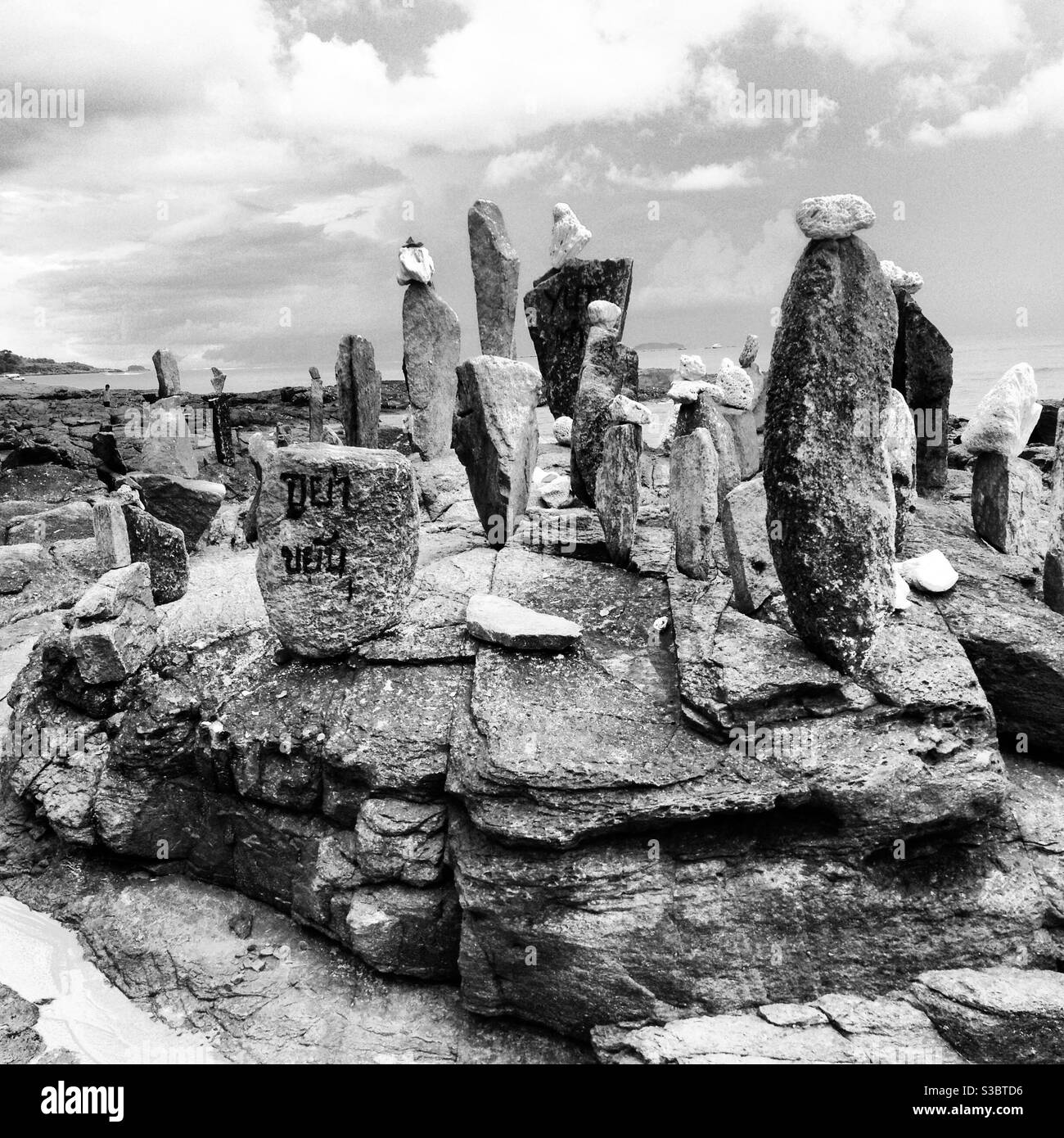 Stacked stone sculptures hi-res stock photography and images - Alamy