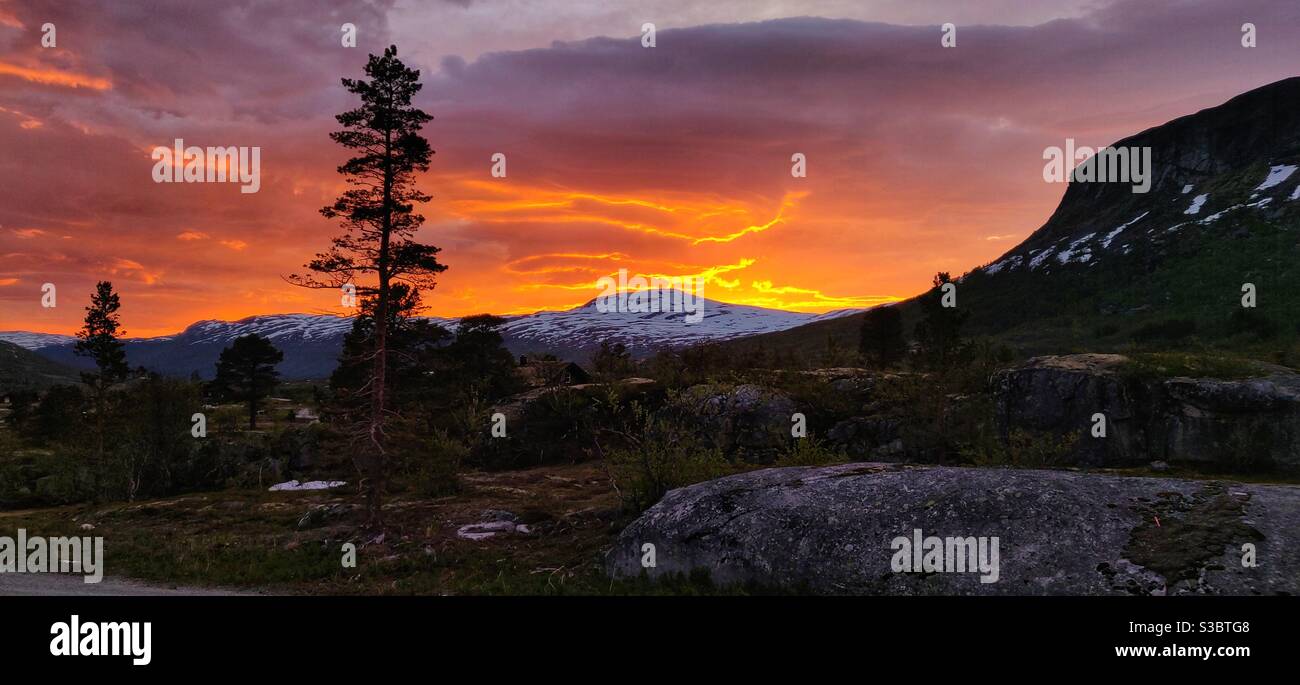 Mountain ledge hi-res stock photography and images - Alamy