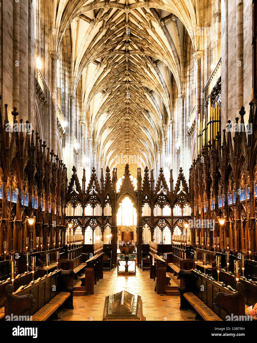 Winchester cathedral interior hi-res stock photography and images - Alamy