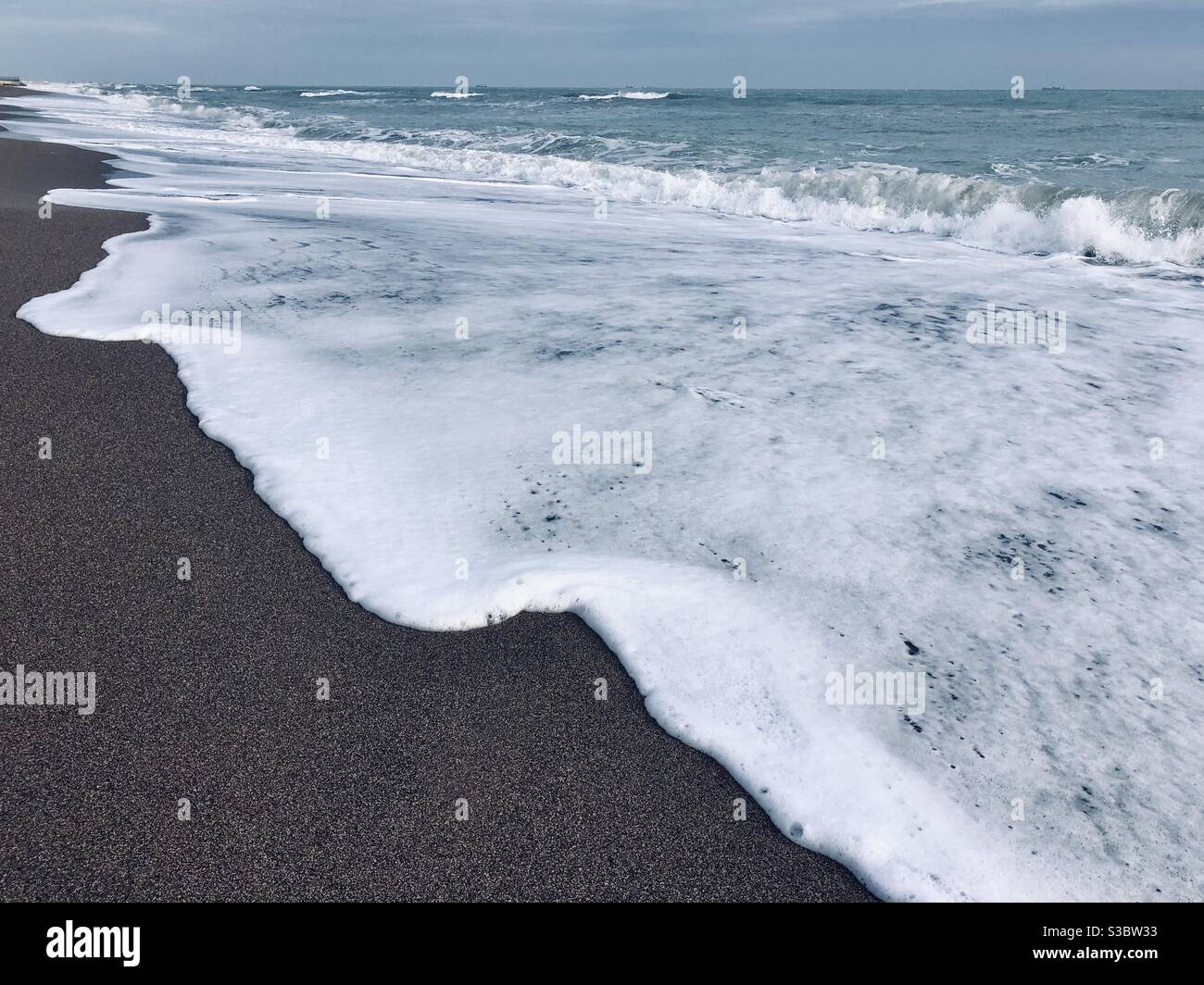 Foamy waves hi-res stock photography and images - Alamy