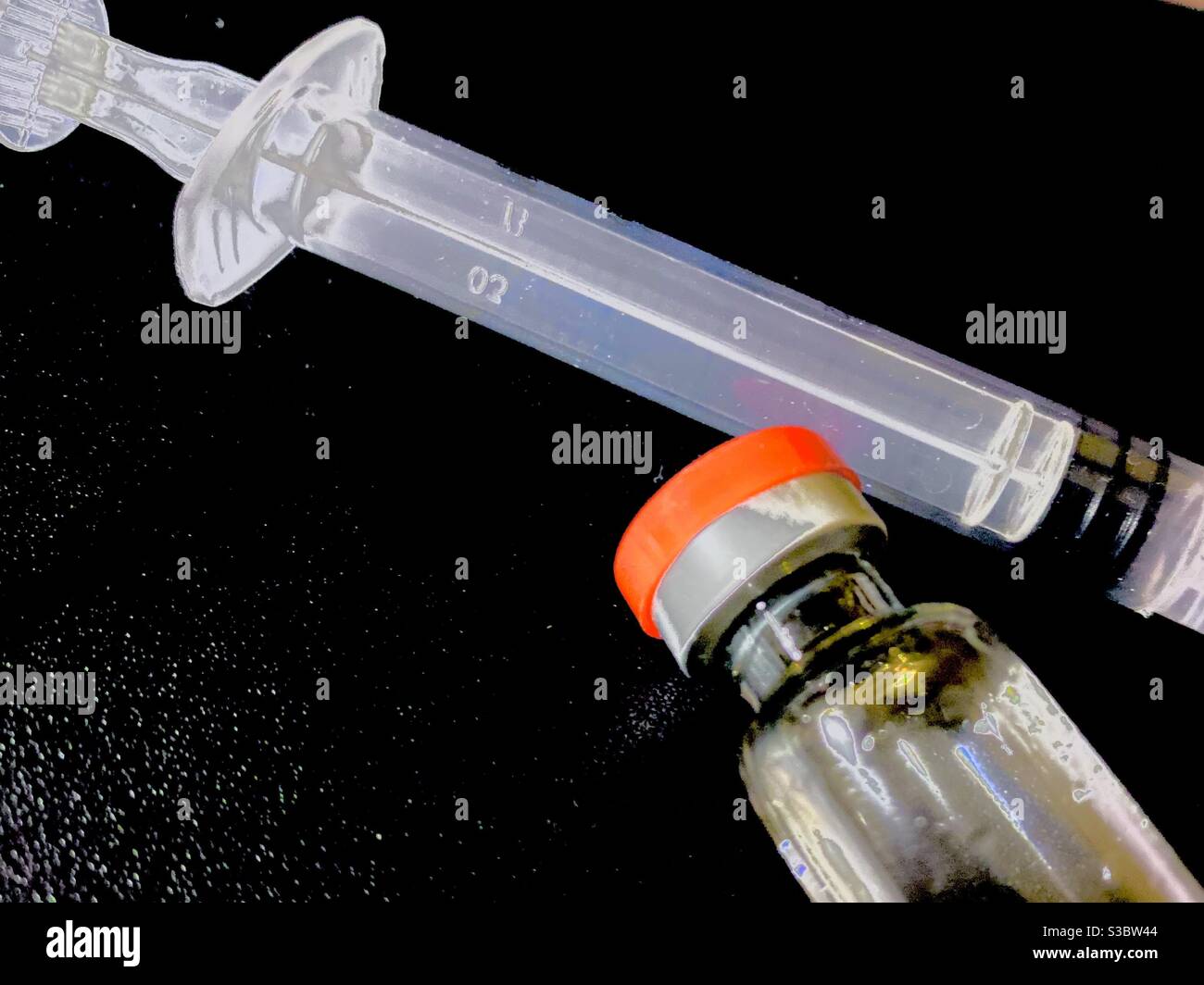 Black syringe hi-res stock photography and images - Alamy
