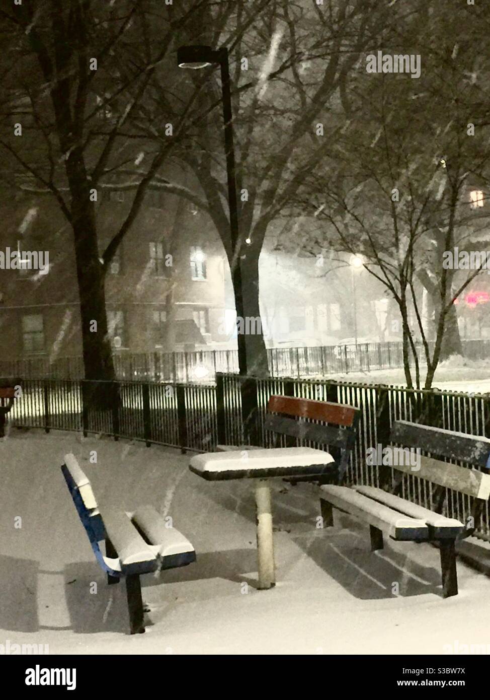 Snow covered outdoor seating hi-res stock photography and images - Alamy