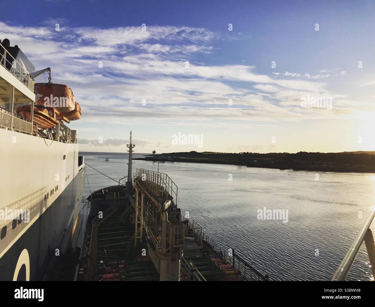 Ship refuelling in port hi-res stock photography and images - Alamy