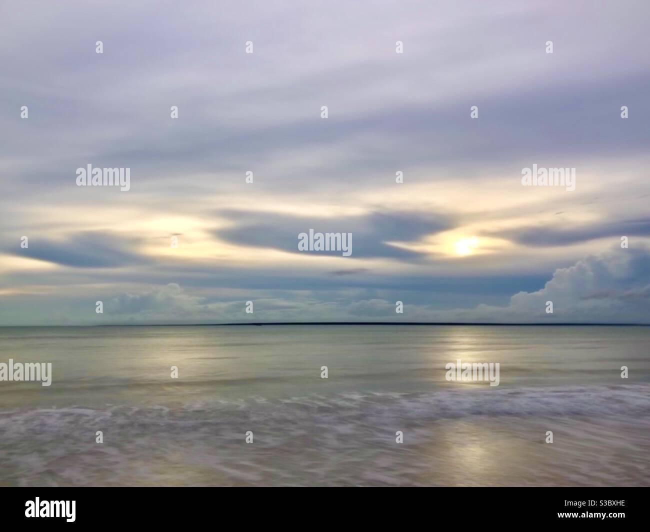 Overcast horizon hi-res stock photography and images - Alamy