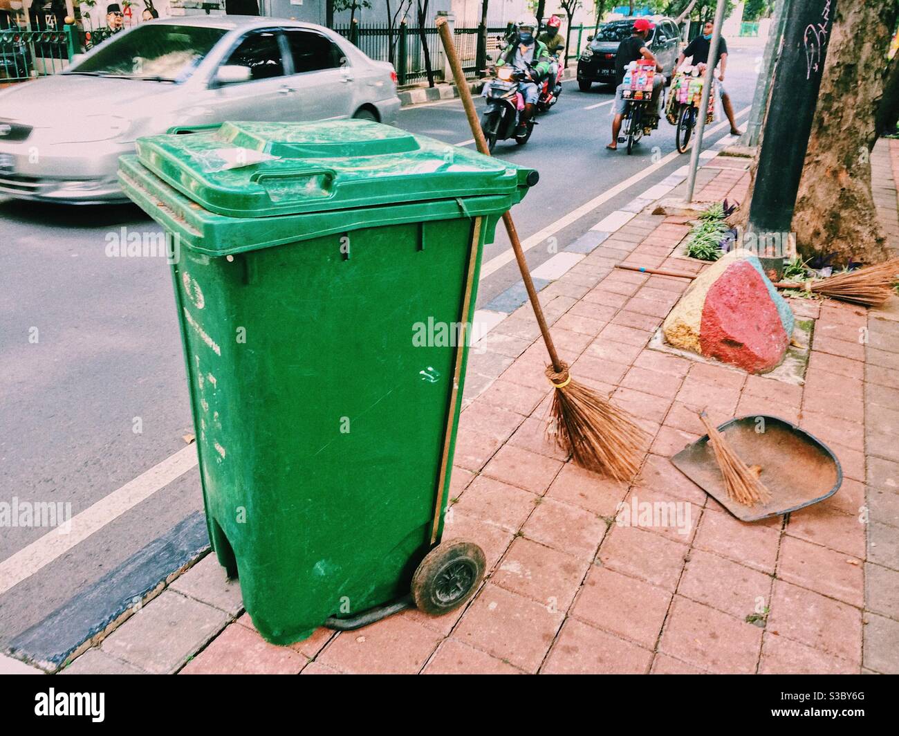Clean sidewalk hi-res stock photography and images - Alamy