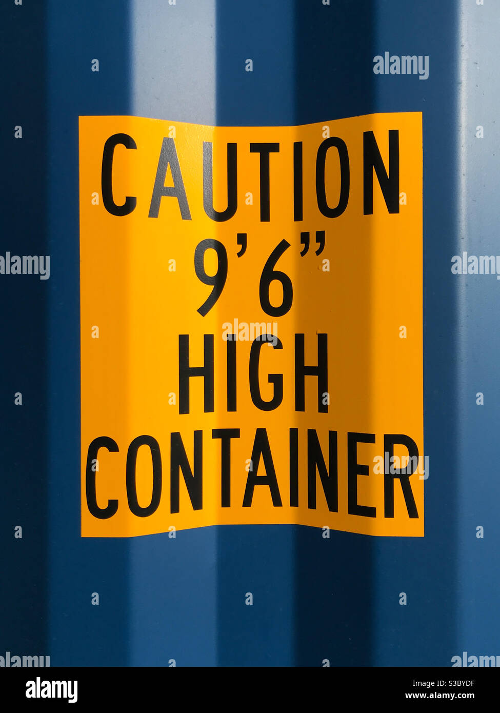 Caution sign on shipping container hi-res stock photography and images ...