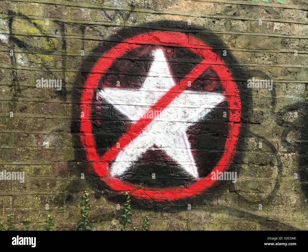 Christmas cancelled. Graffiti on wall Stock Photo - Alamy