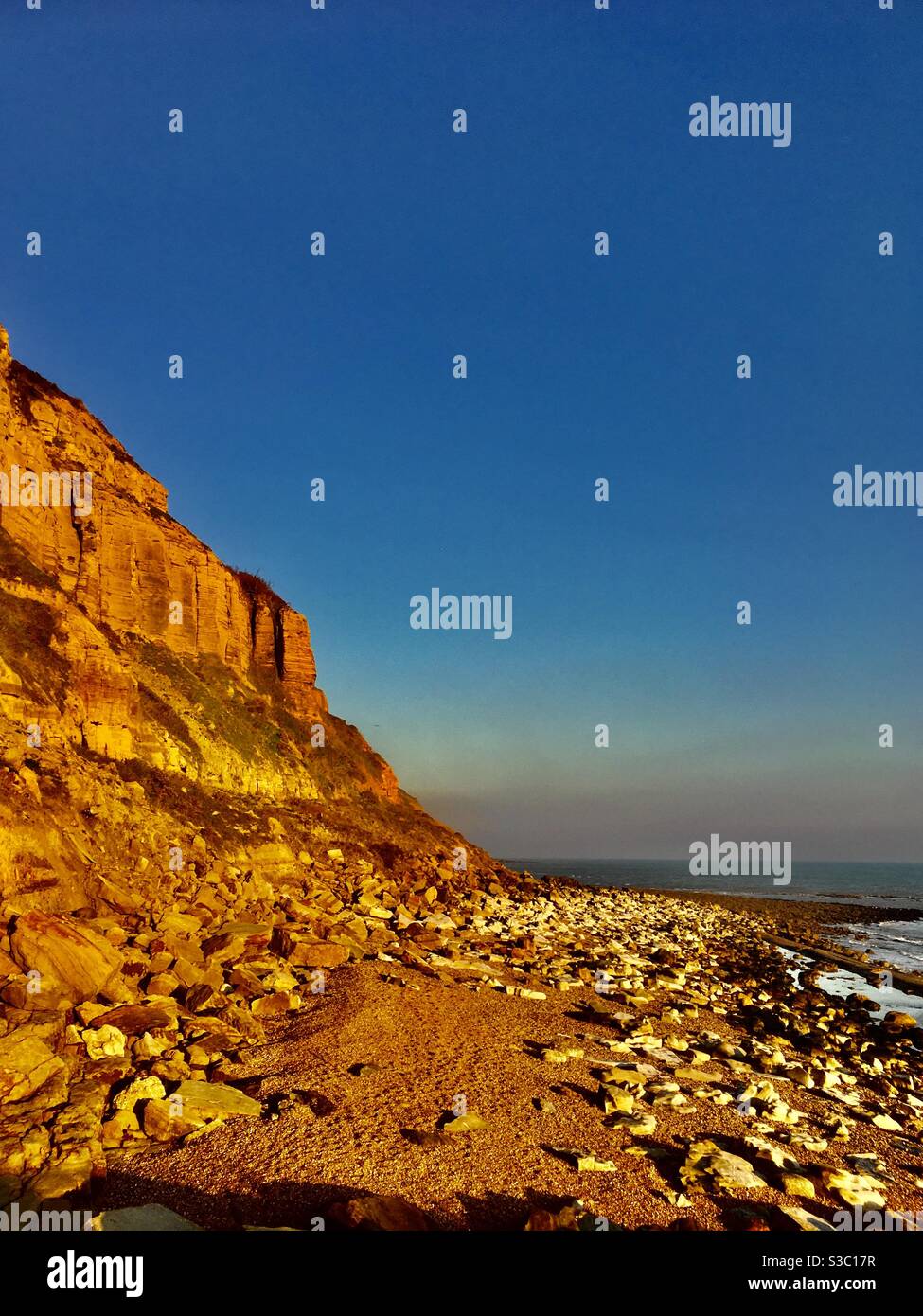 Waves beach hastings cliffs hi-res stock photography and images - Alamy