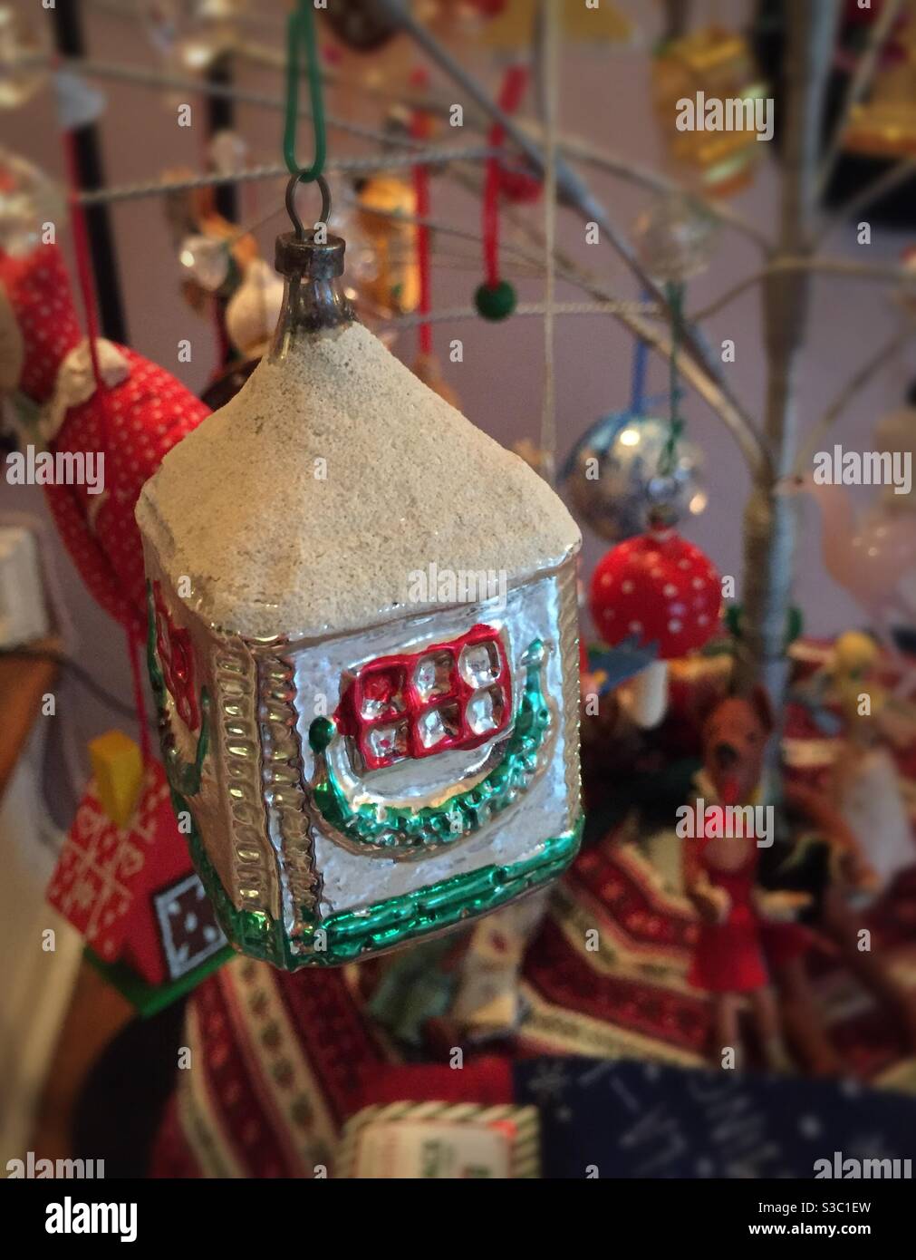 Crystal wire tree hi-res stock photography and images - Alamy