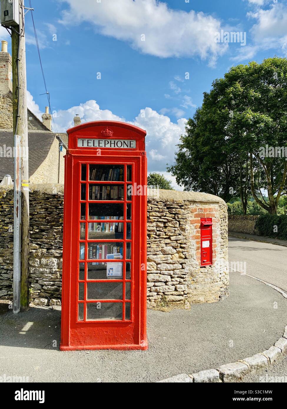 Quintessentially british hi-res stock photography and images - Alamy