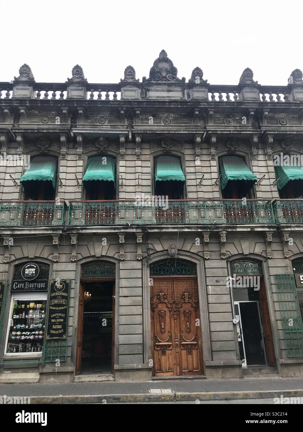 Old vintage building hi-res stock photography and images - Alamy