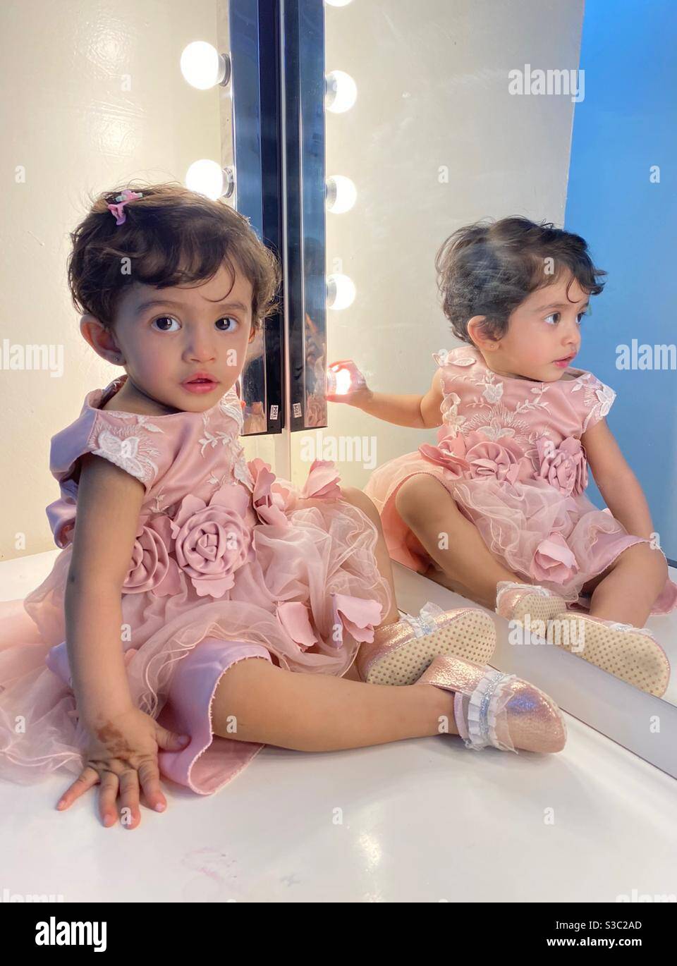 Girl wearing a pink dress hi-res stock photography and images - Alamy