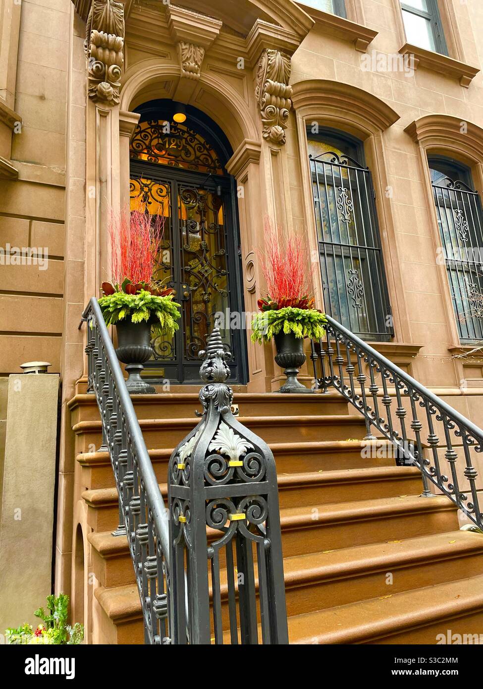 Stoop brownstone hi-res stock photography and images - Alamy