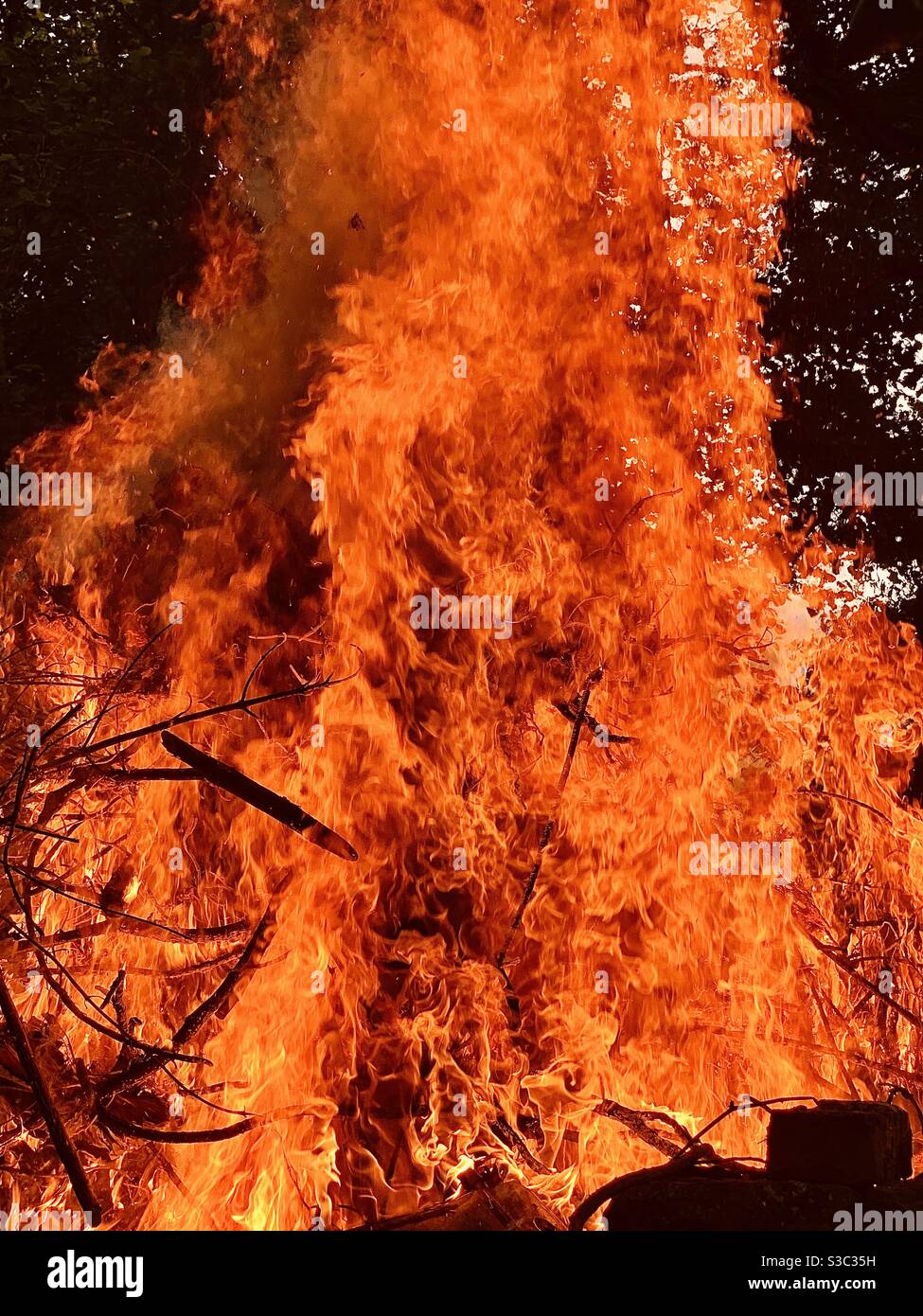 Out of control flames hi-res stock photography and images - Alamy