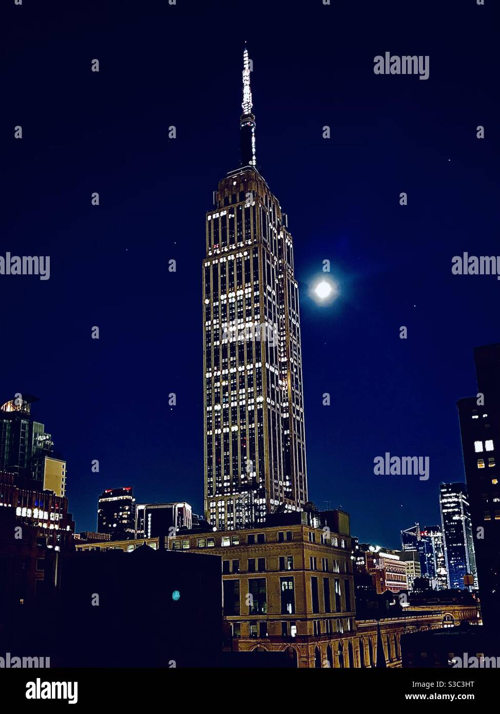 The The full moon emerges from behind the Empire State building in the ...