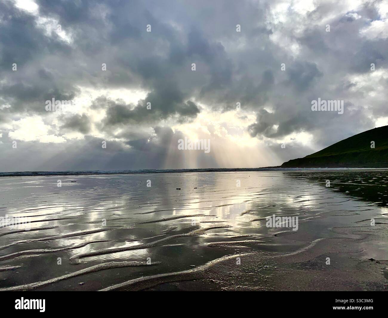 Sunlight beam hi-res stock photography and images - Alamy