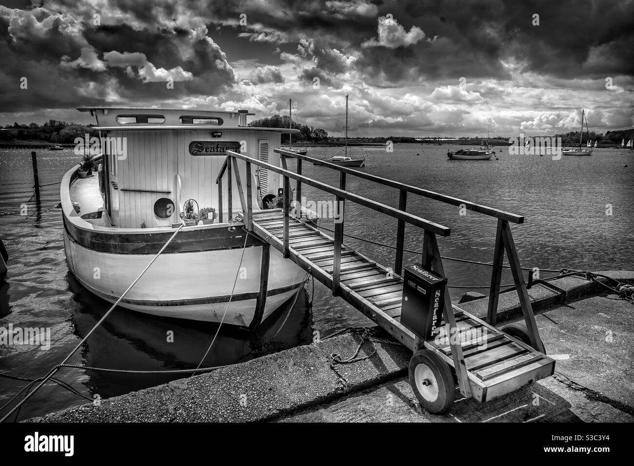 Nautical vessels hi-res stock photography and images - Alamy