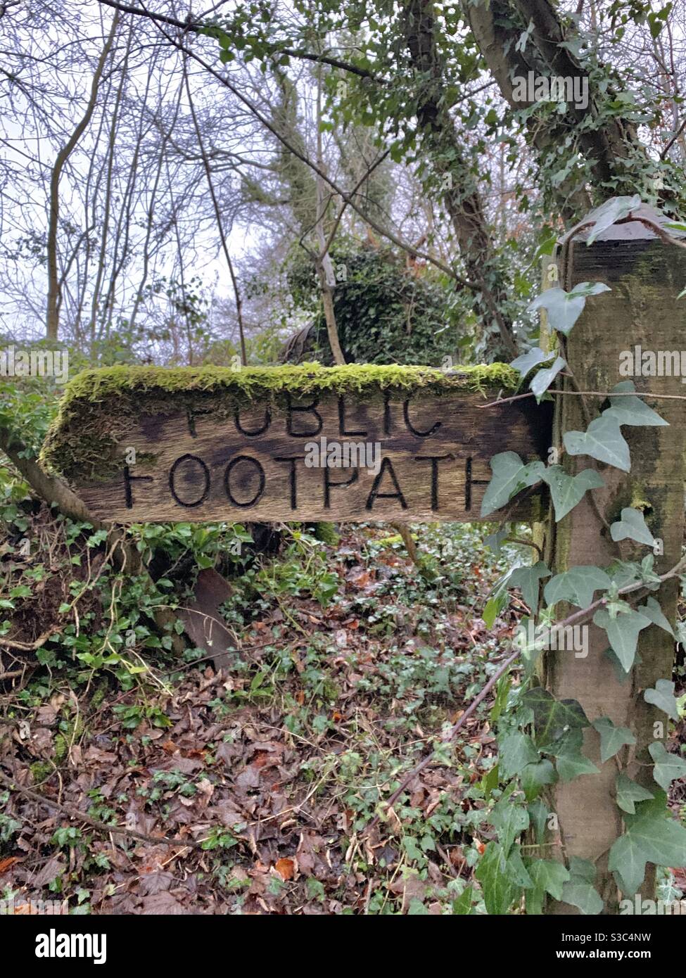 Sign signpost footpath moss old hi-res stock photography and images - Alamy