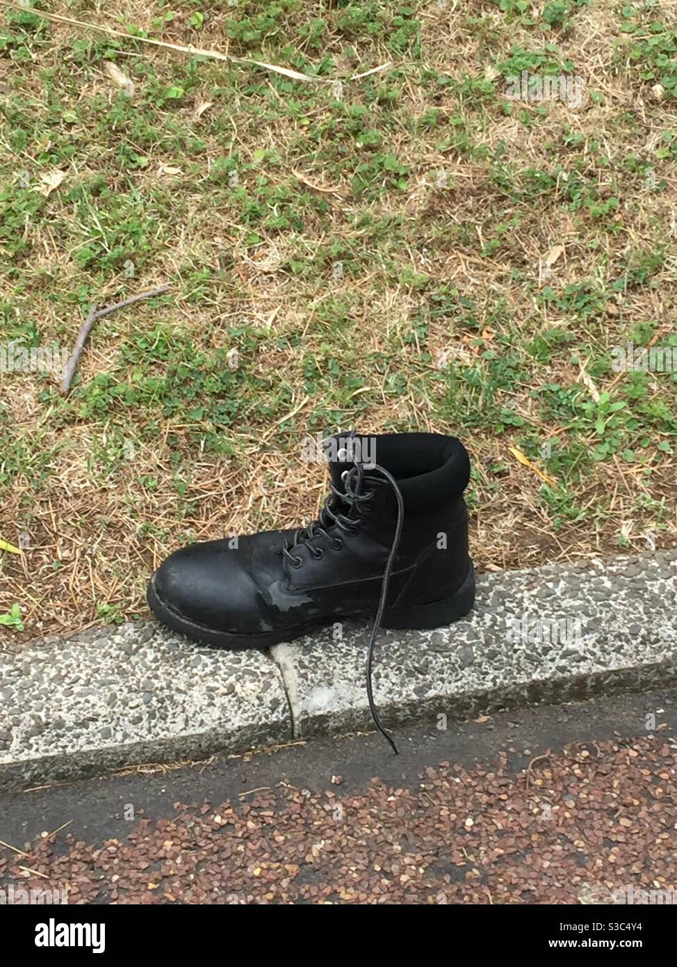 Alone curb hi-res stock photography and images - Alamy