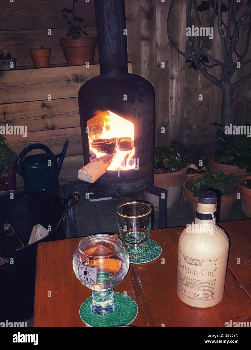 Bathtub gin hi-res stock photography and images - Alamy