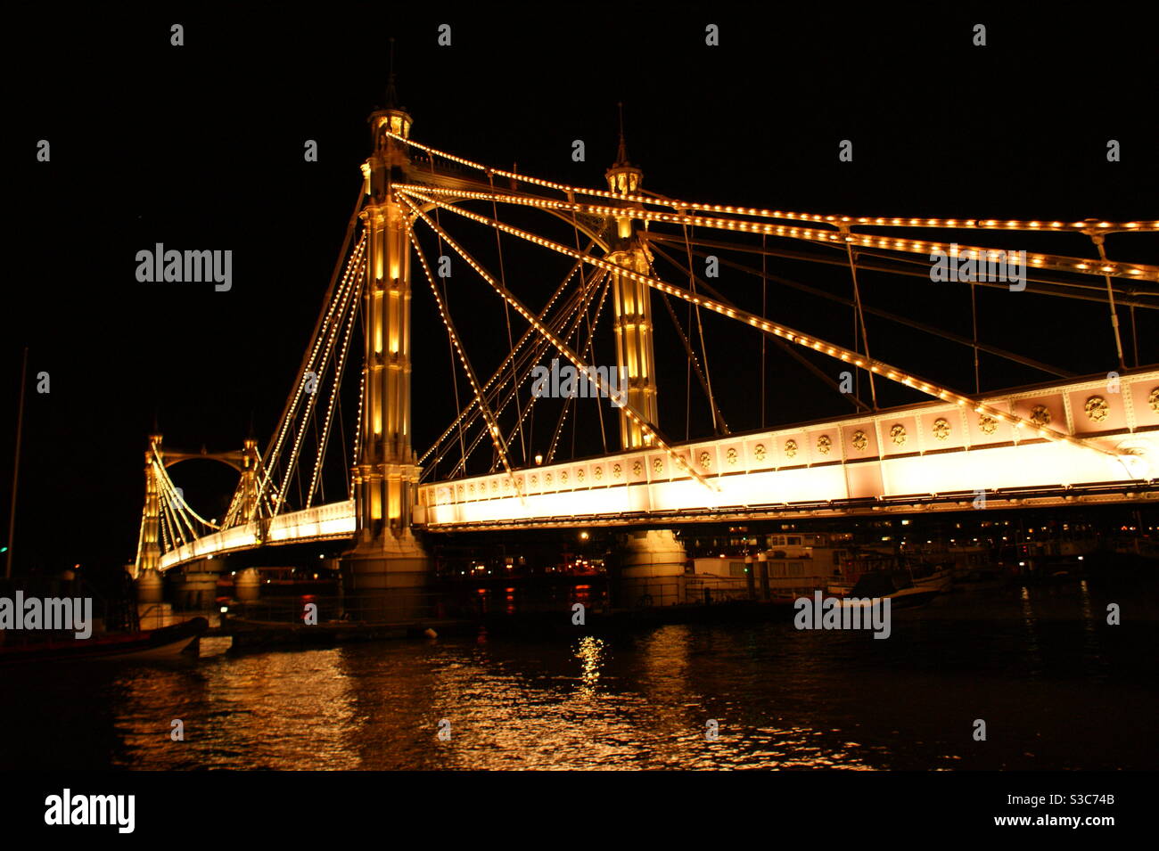 Albert bridge at night hi-res stock photography and images - Alamy