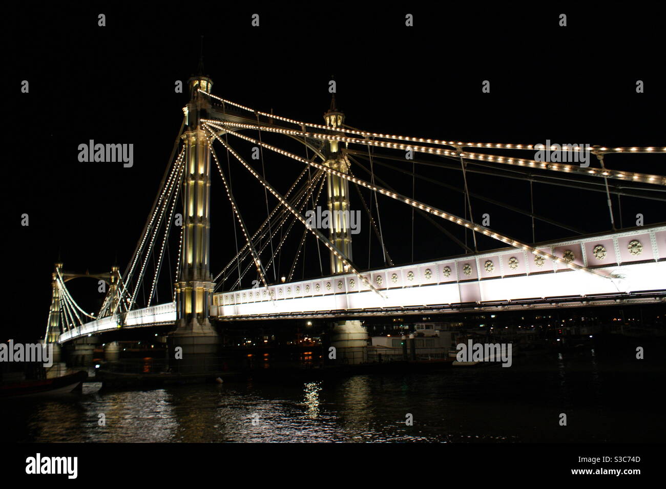 Albert bridge at night hi-res stock photography and images - Alamy