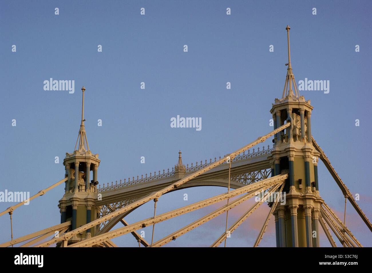 Ornate metal bridge hi-res stock photography and images - Alamy