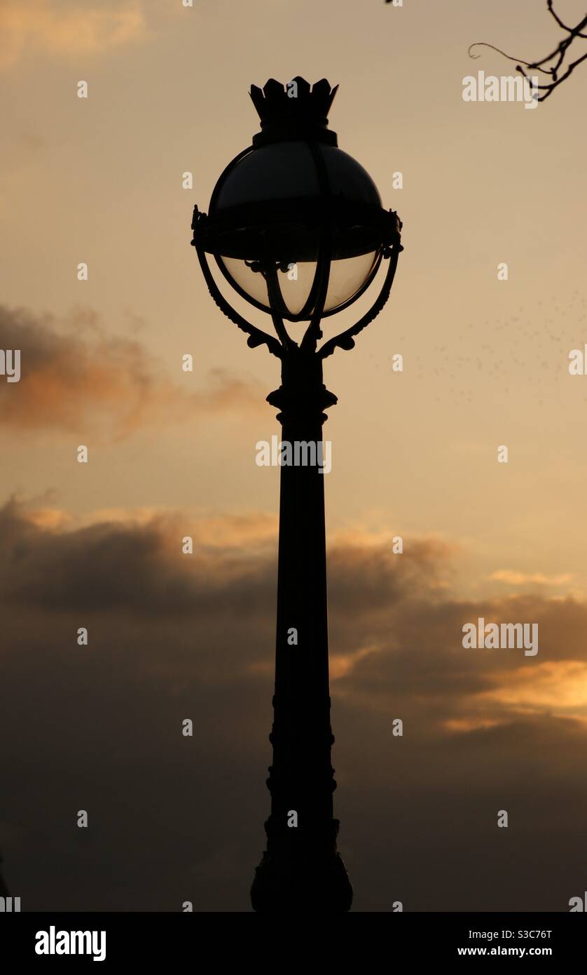 Victorian lamp post london hi-res stock photography and images - Alamy