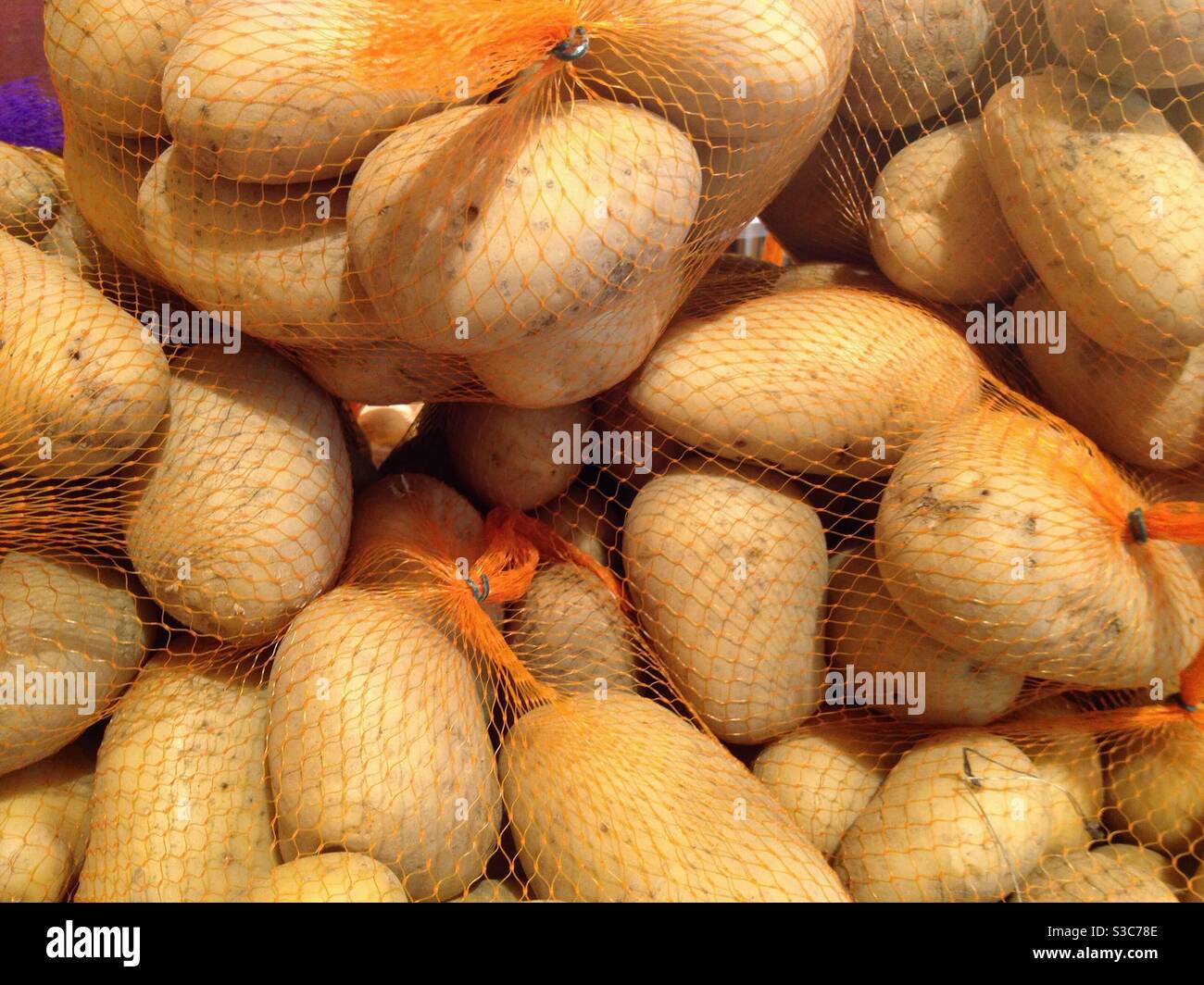 Potatoes in a shop Stock Photo - Alamy