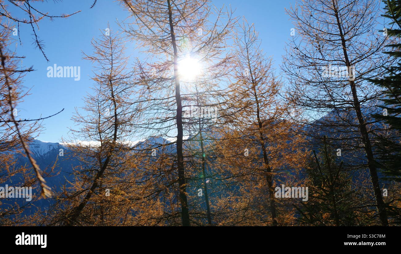 Sun through mountains hi-res stock photography and images - Alamy