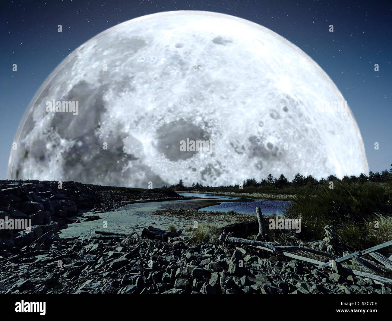 Beach moonrise hi-res stock photography and images - Alamy