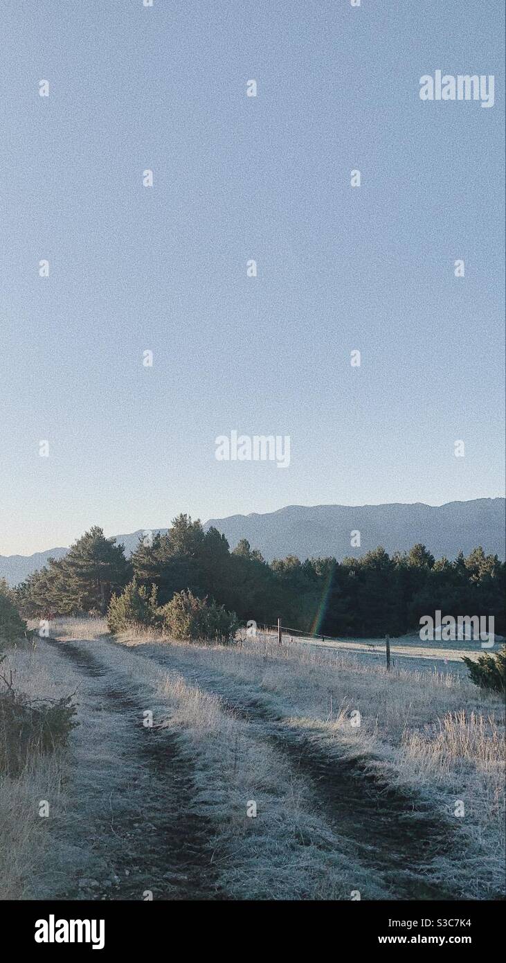 Freezing outside hi-res stock photography and images - Alamy