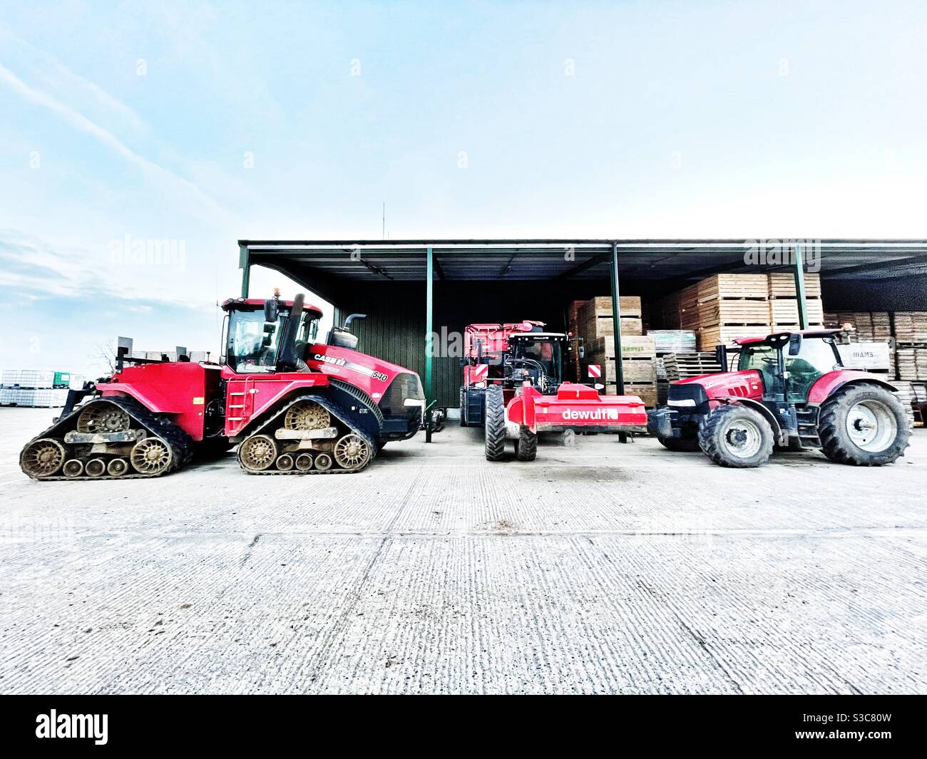 Modern british farmyard hi-res stock photography and images - Alamy