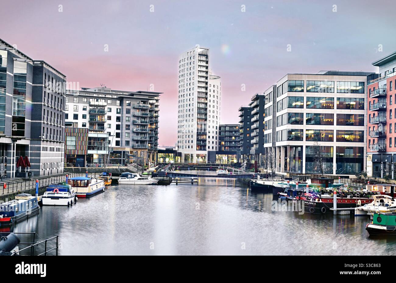 Leeds Riverside Apartments High Resolution Stock Photography and Images ...