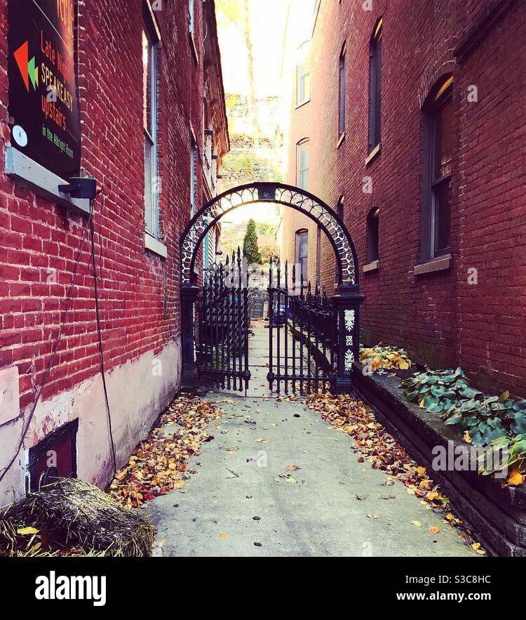 Gate buildings hi-res stock photography and images - Alamy