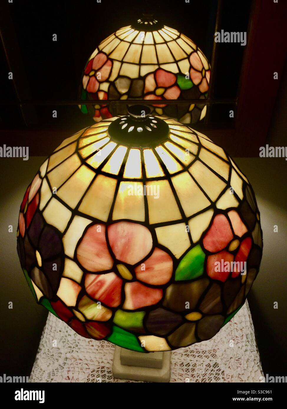Stained glass vintage lamp hi-res stock photography and images - Alamy