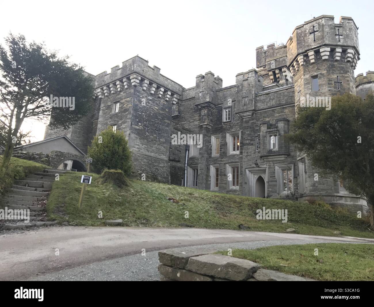 Wray castle hi-res stock photography and images - Alamy