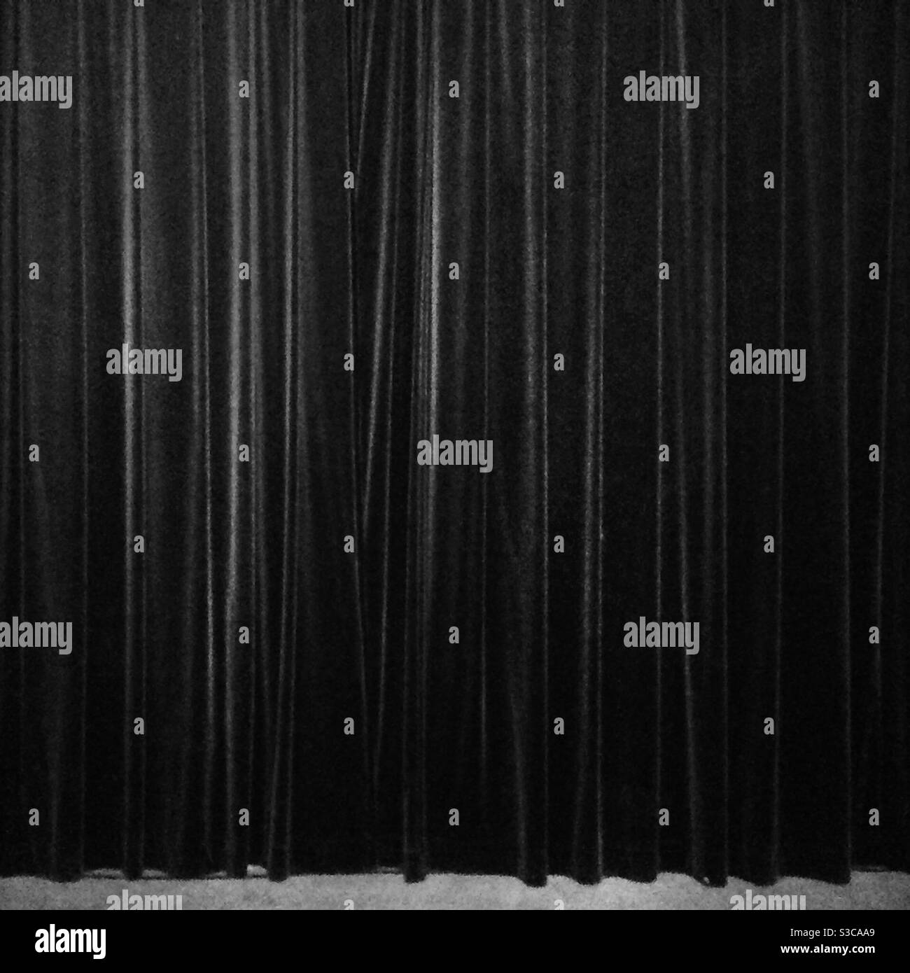 Heavy curtains hi-res stock photography and images - Alamy