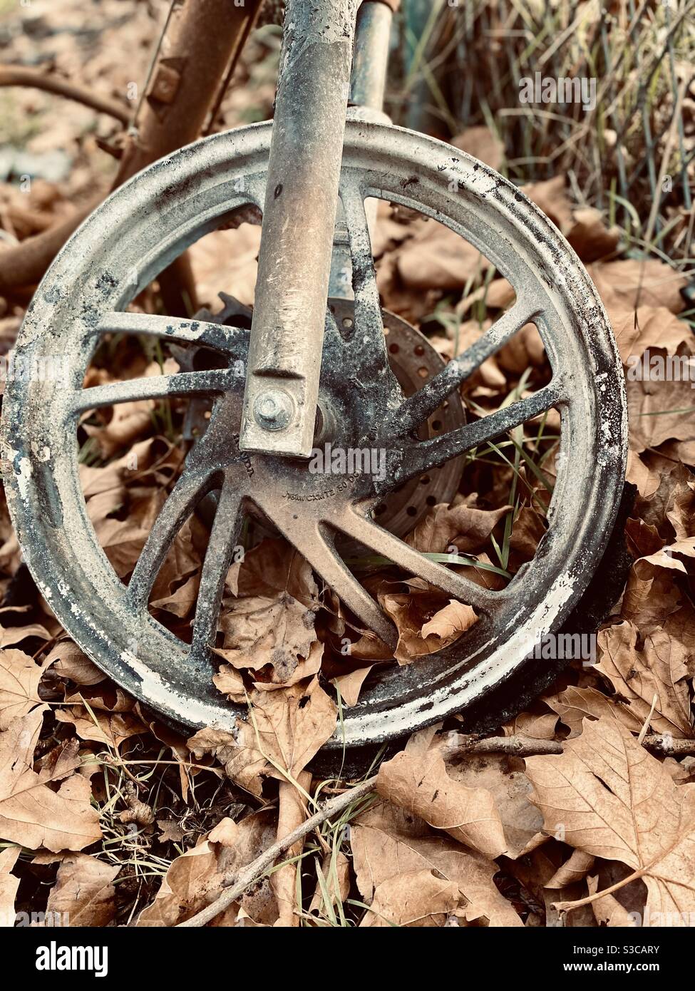 Old bike wheel Stock Photo - Alamy