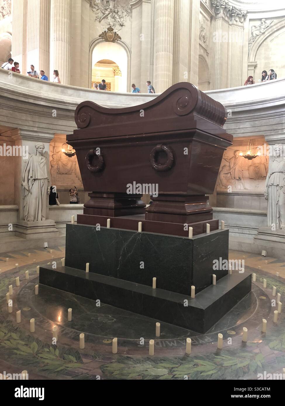 Napoleons tomb hi-res stock photography and images - Alamy