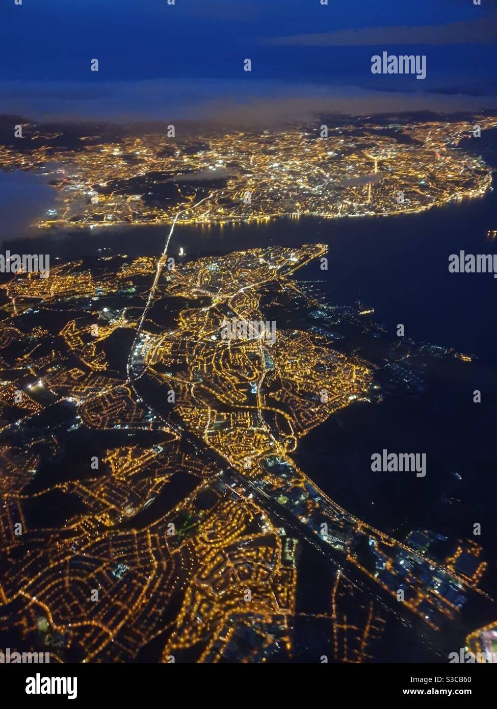 Air plane night shot hi-res stock photography and images - Alamy